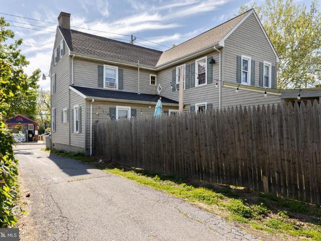 324 E Broadway