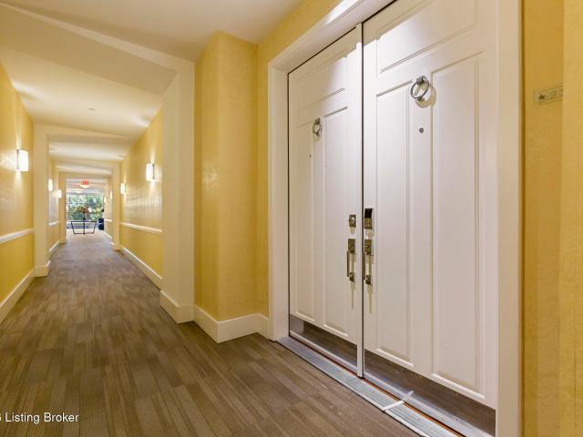324 E Main St 213