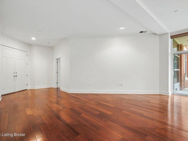 324 E Main St 225