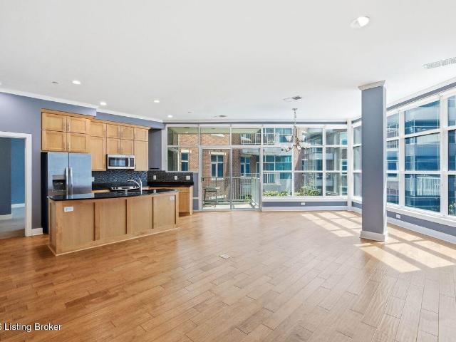 324 E Main St 327