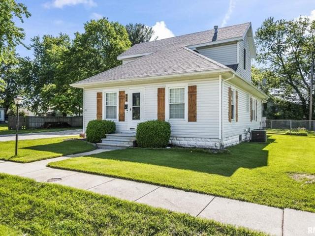 324 Edwards St, Nokomis, IL 62075