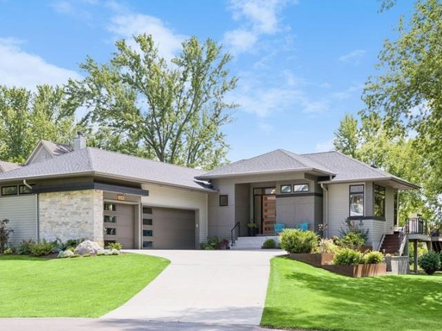 324 Hampton St, Wayzata, MN 55391