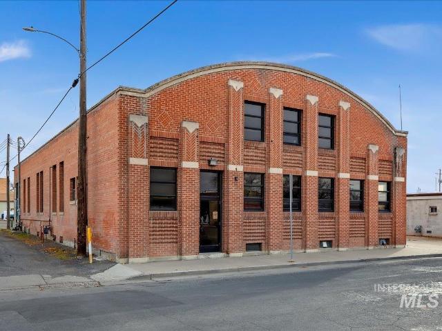 324 Hansen St E