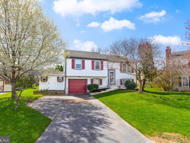 324 Hemlock Ln, New Holland, PA 17557