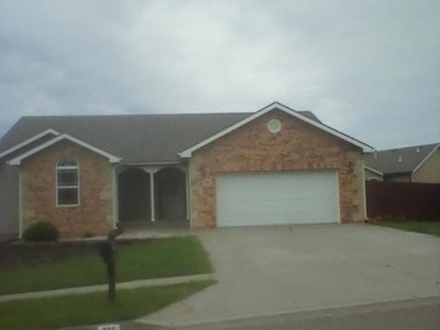 324 Highland Ridge Dr, Manhattan, KS 66503