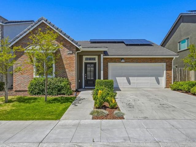 324 Huntington Ave S, Madera, CA 93636