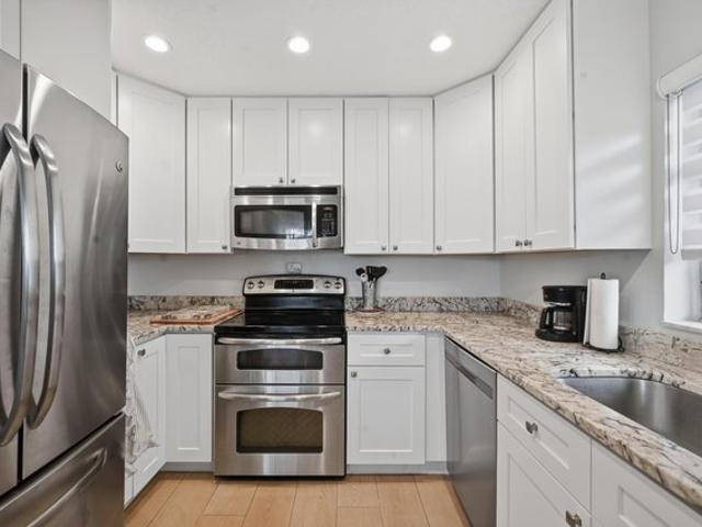 324 Orange Tree Dr Apt 4, Atlantis, FL 33462