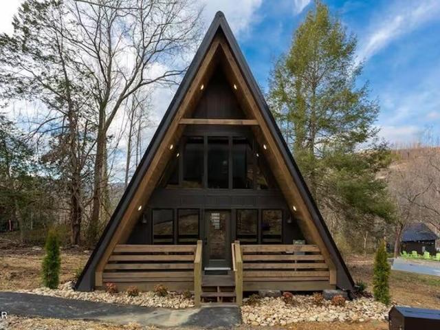 324 Lewis Clabo Rd, Gatlinburg, TN 37738