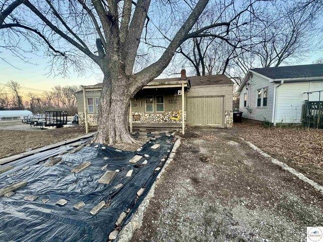 324 N 7th St, Clinton, MO 64735