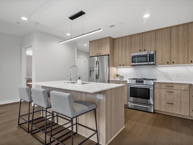 324 N Lake St, Unit 203