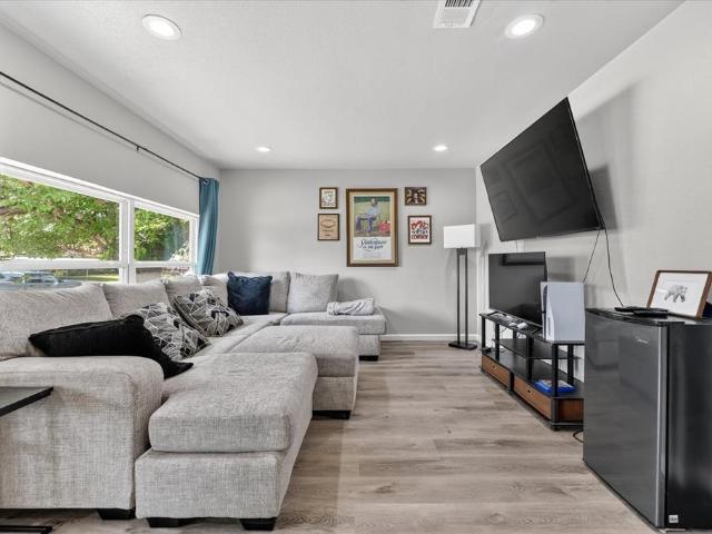 324 N Shore Place