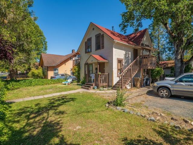 324 NE D St, Grants Pass, OR 97526