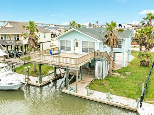 324 Shark Ln, Surfside Beach, TX 77541