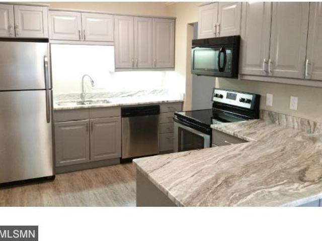 324 Shawnee Trl, Shakopee, MN 55379