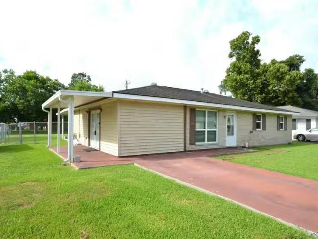 324 PAULETTE ST, HOUMA, LA 70364 Single Family Residence For S.