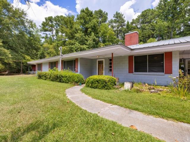 324 Peps Point Rd, Hattiesburg, MS 39401