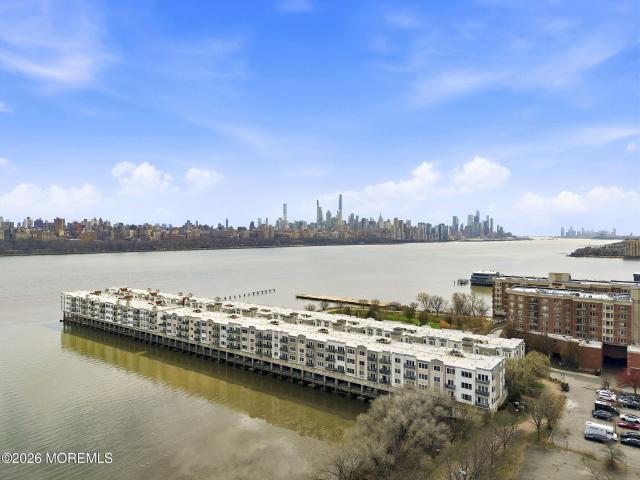 324 Promenade