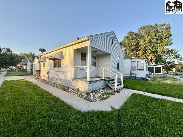 324 W 10th Ave, Hutchinson, KS 67501