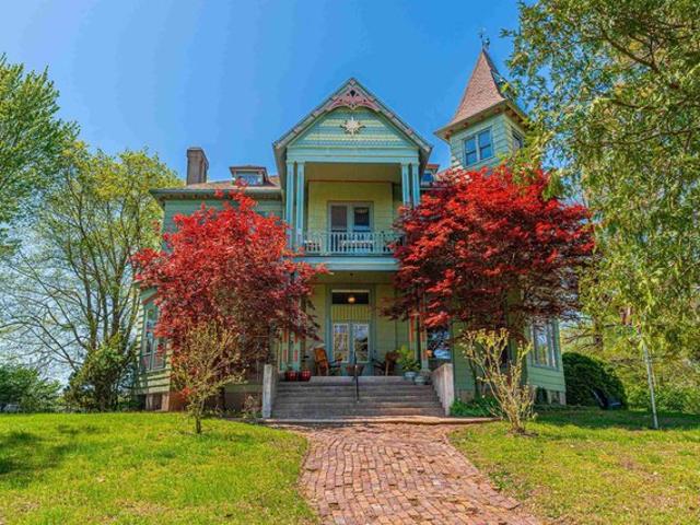 324 W Jackson St, Petersburg, IL 62675