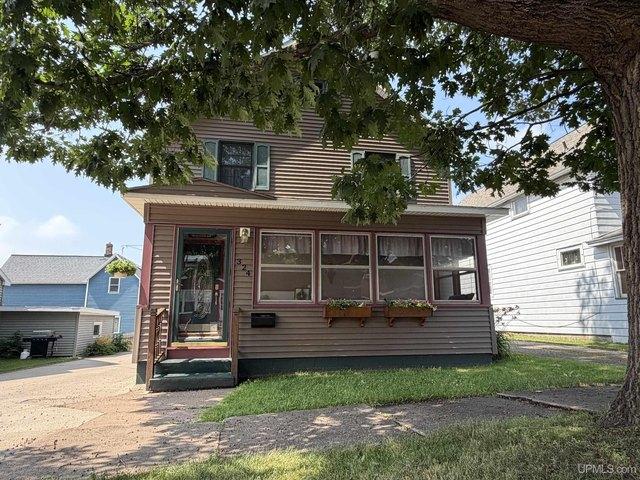 324 W Ridge St, Ishpeming, MI 49849
