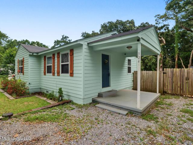 324 West Drive