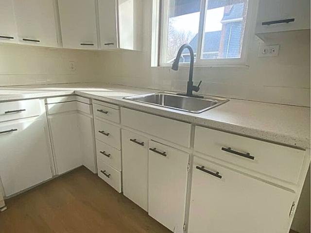 324 Vidal St S, 2 beds, 1 full bath