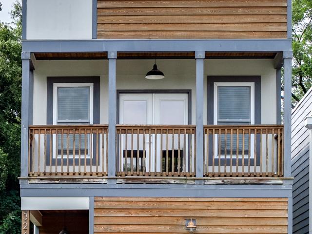 324B Queen Ave