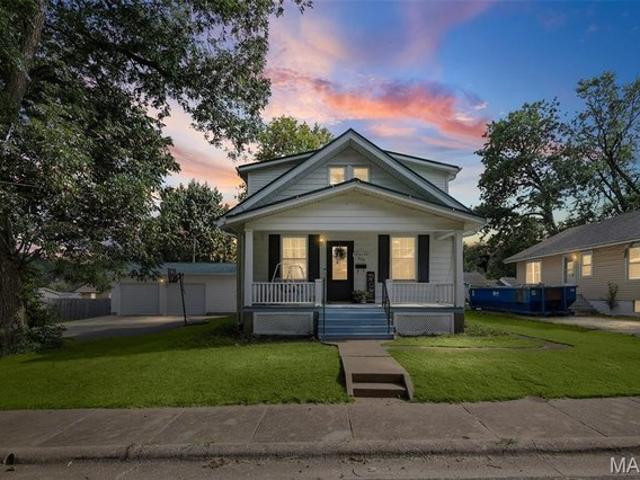 324S E South 2nd St, Red Bud, IL 62278