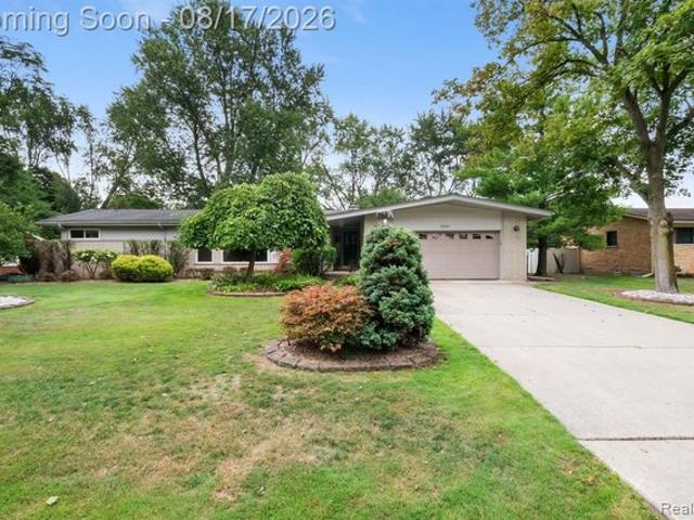 32547 Chesterbrook St, Farmington Hills, MI 48334