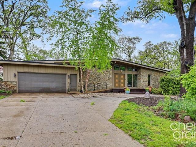 3255 Dorais Dr NE, Grand Rapids, MI 49525