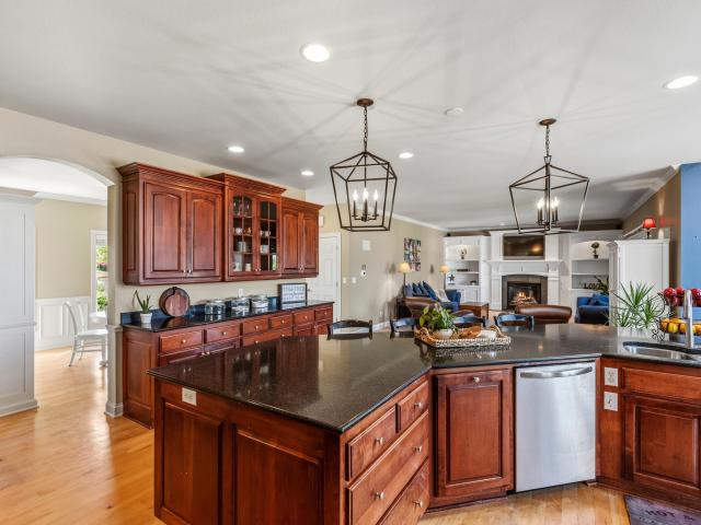 3255 Somers Ln