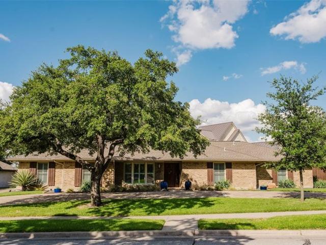3257 Brookhaven Club Dr, Farmers Branch, TX 75234