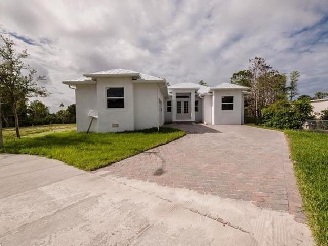 3258 Lunar St, Naples, FL 34112