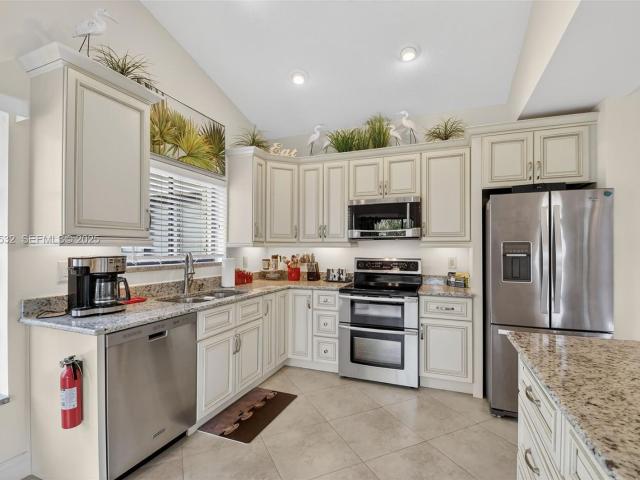 3259 Perimeter Dr, Unit 3259, Greenacres, FL 33467 | MLS #A11924