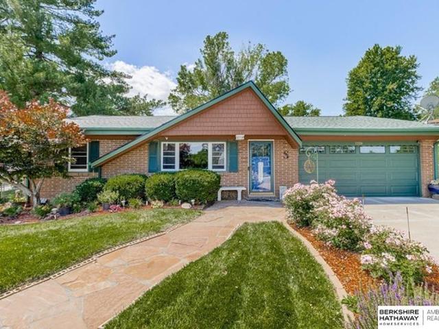 3259 Sherwood Dr, Bellevue, NE 68147