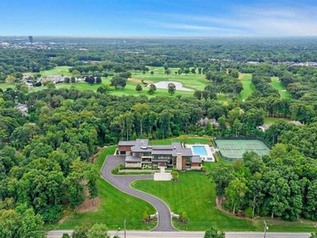 32500 Rockridge Ln, Farmington, MI 48334