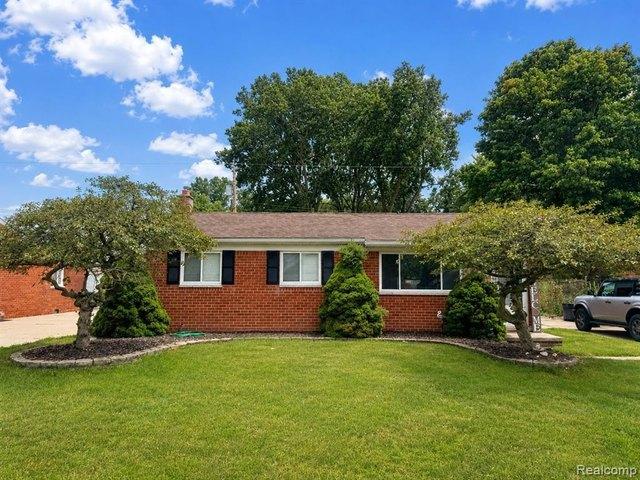 32501 Parkwood St, Westland, MI 48186