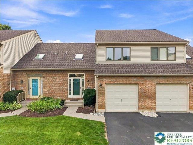 3251 Oakland Square Dr, Bethlehem, PA 18020