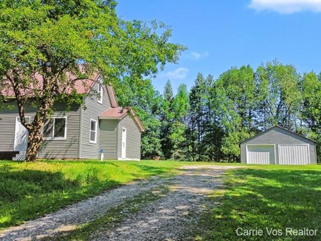 3251 E 46 Rd, Cadillac, MI 49601
