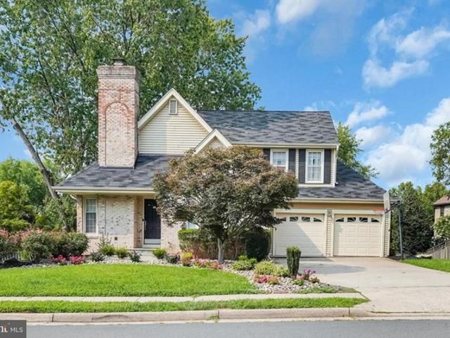 3251 Kinross Cir, Herndon, VA 20171