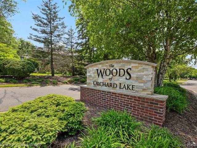 3251 Long Meadow Ct, West Bloomfield Township, MI 48324