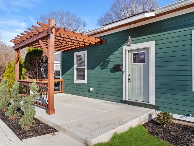 3251 Sutherland Avenue
