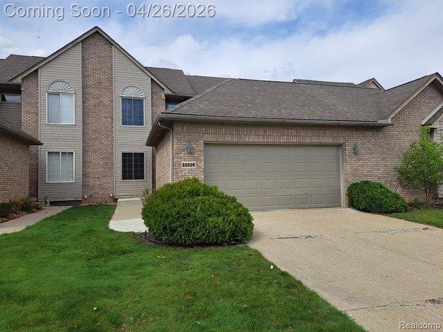 32526 Gateway Dr, Romulus, MI 48174