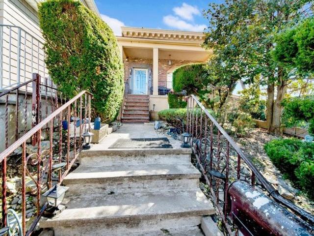 3252 Waterbury Ave, Bronx, NY 10465