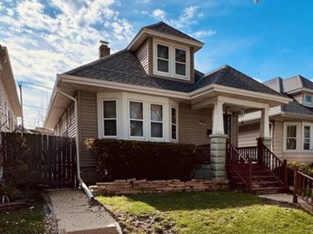 3253 S 15th St, Milwaukee, WI 53215