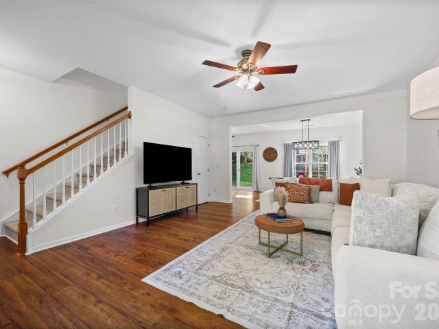 3253 Wicklow Lane
