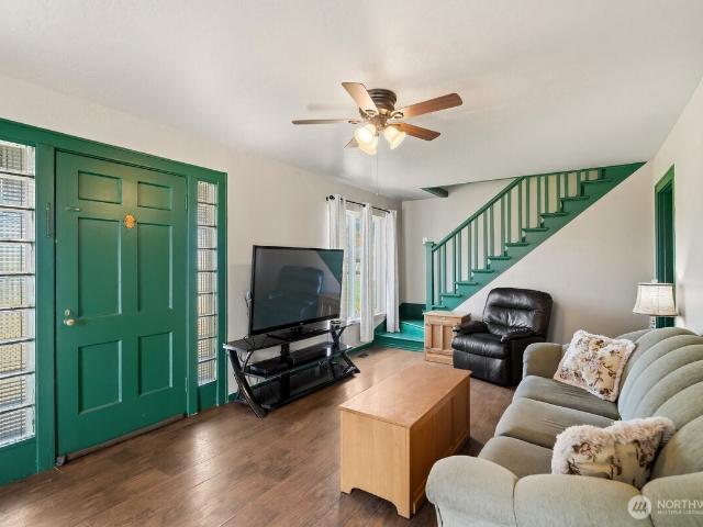 325 3rd Street