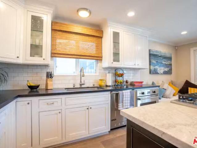 325 1/2 Marguerite Ave Condos in Newport Beach, CA