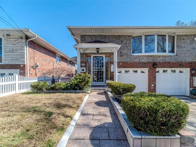 3 25 149th St, Whitestone, NY 11357
