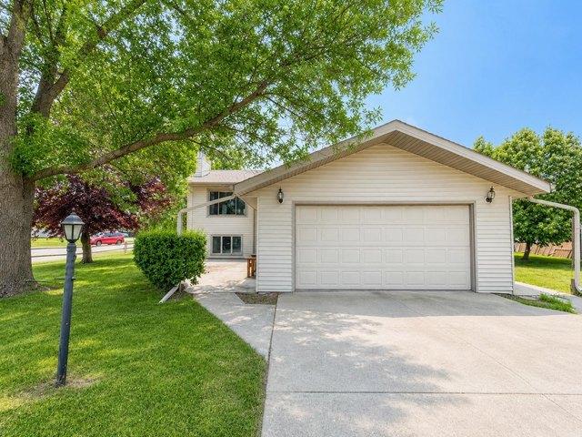 325 2nd St NW, Hillsboro, ND 58045